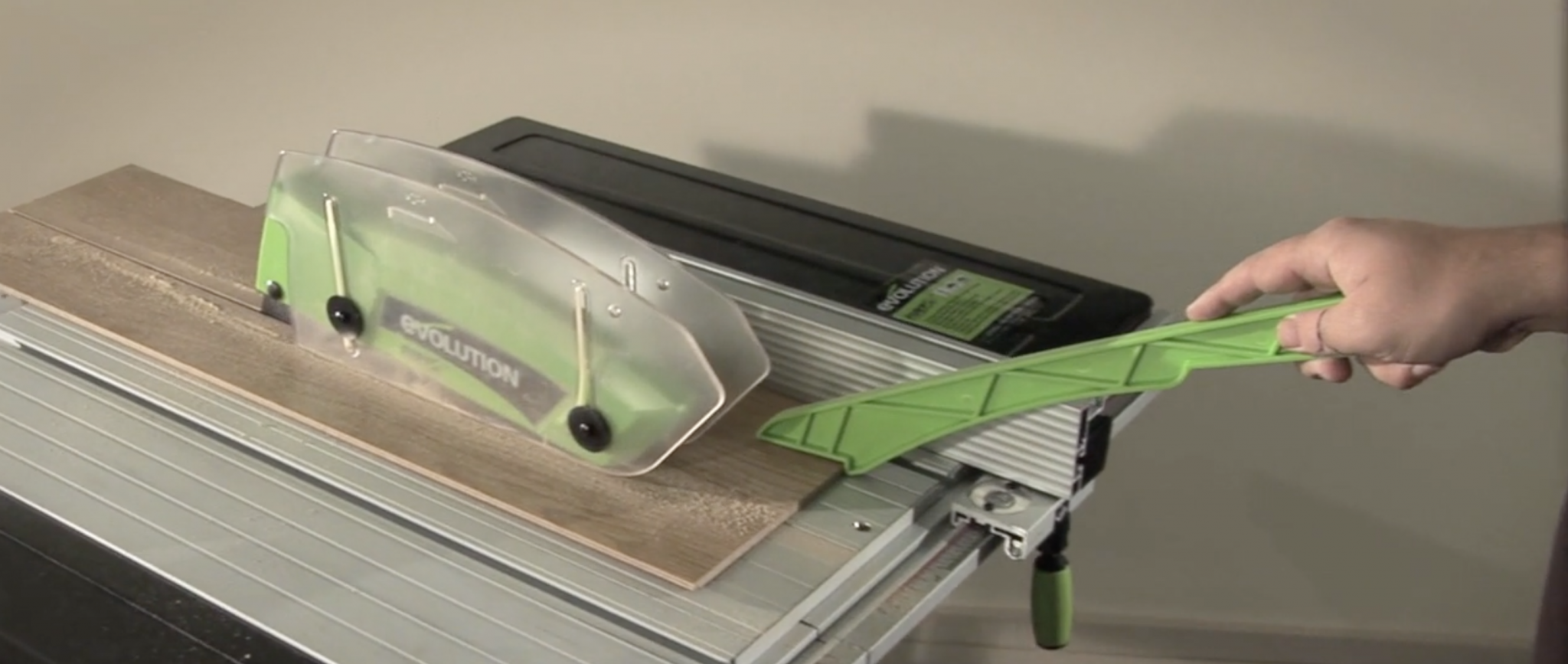 Scie sur table Evolution Fury 5-S : que vaut-elle ? - Guide outillage