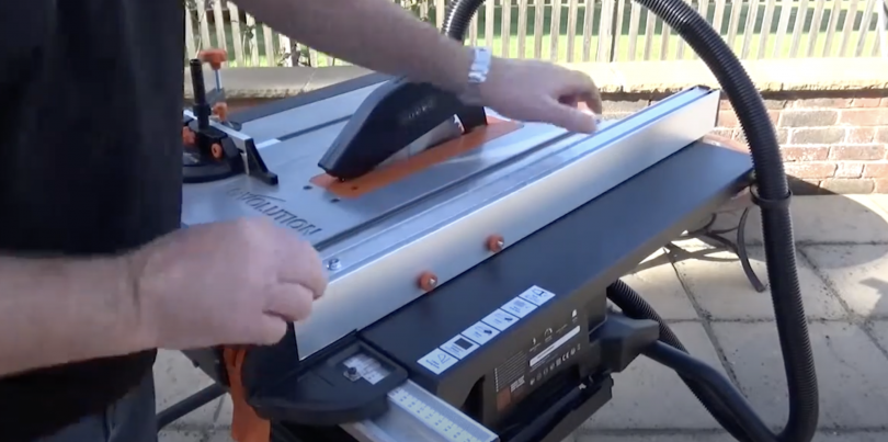 Scie sur table Evolution Rage 5-S : Test complet - Guide outillage