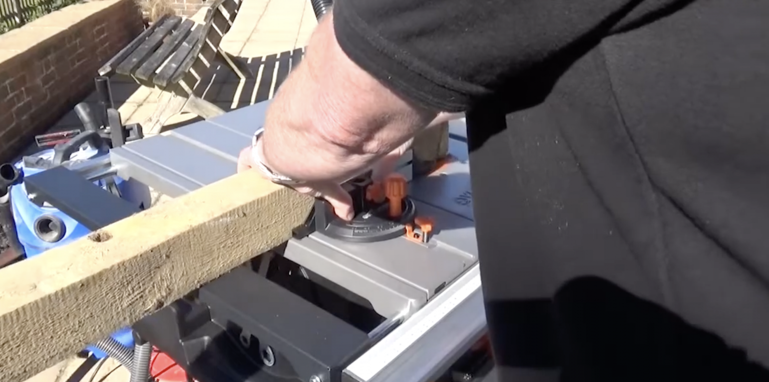 Scie sur table Evolution Rage 5-S : Test complet - Guide outillage